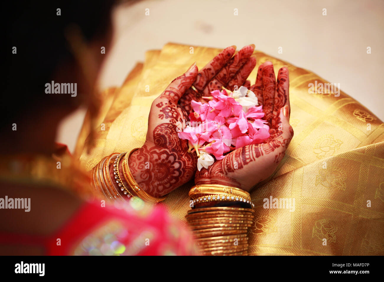 South asian hindu bride hand hi-res stock photography and images - Alamy