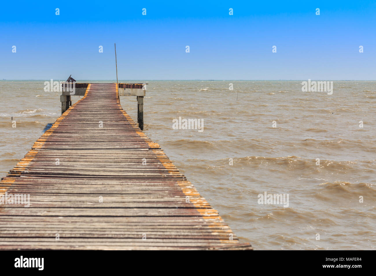 old wood bridge pier Stock Photo - Alamy