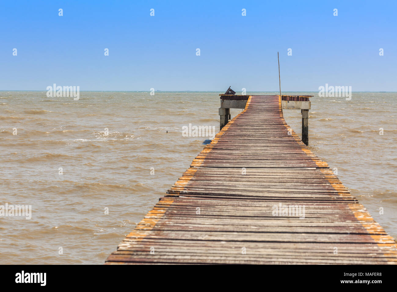 old wood bridge pier Stock Photo - Alamy