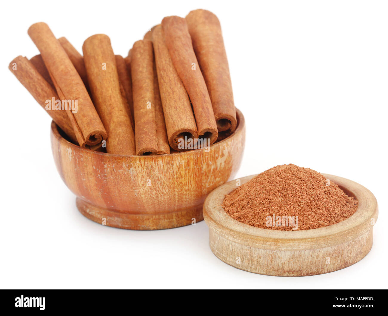Bunch of some fresh aromatic cinnamon with powder spice Stock Photo - Alamy