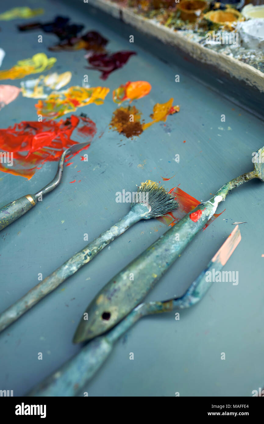 Oil color palette hi-res stock photography and images - Alamy