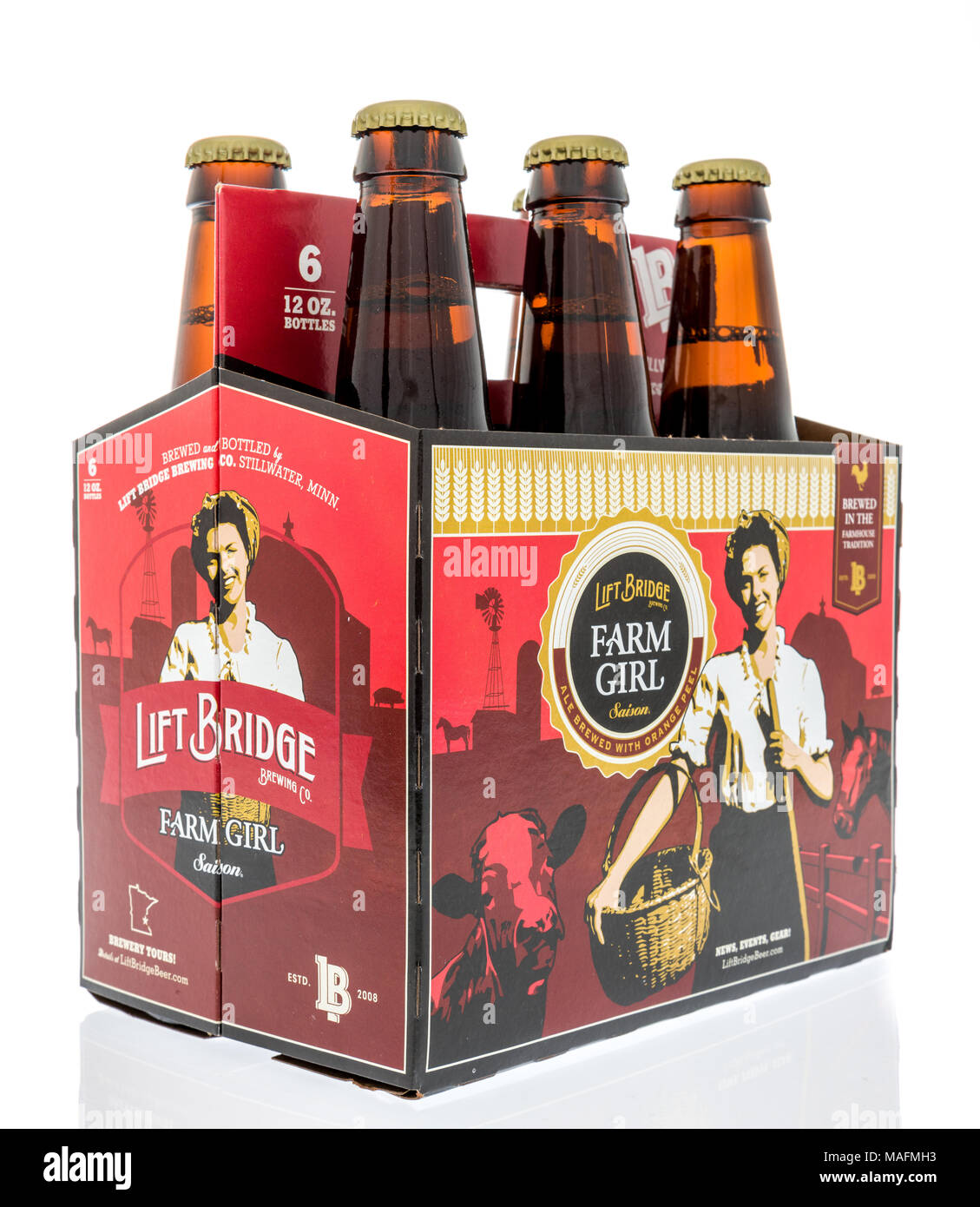 Farm girl hi-res stock photography and images - Alamy