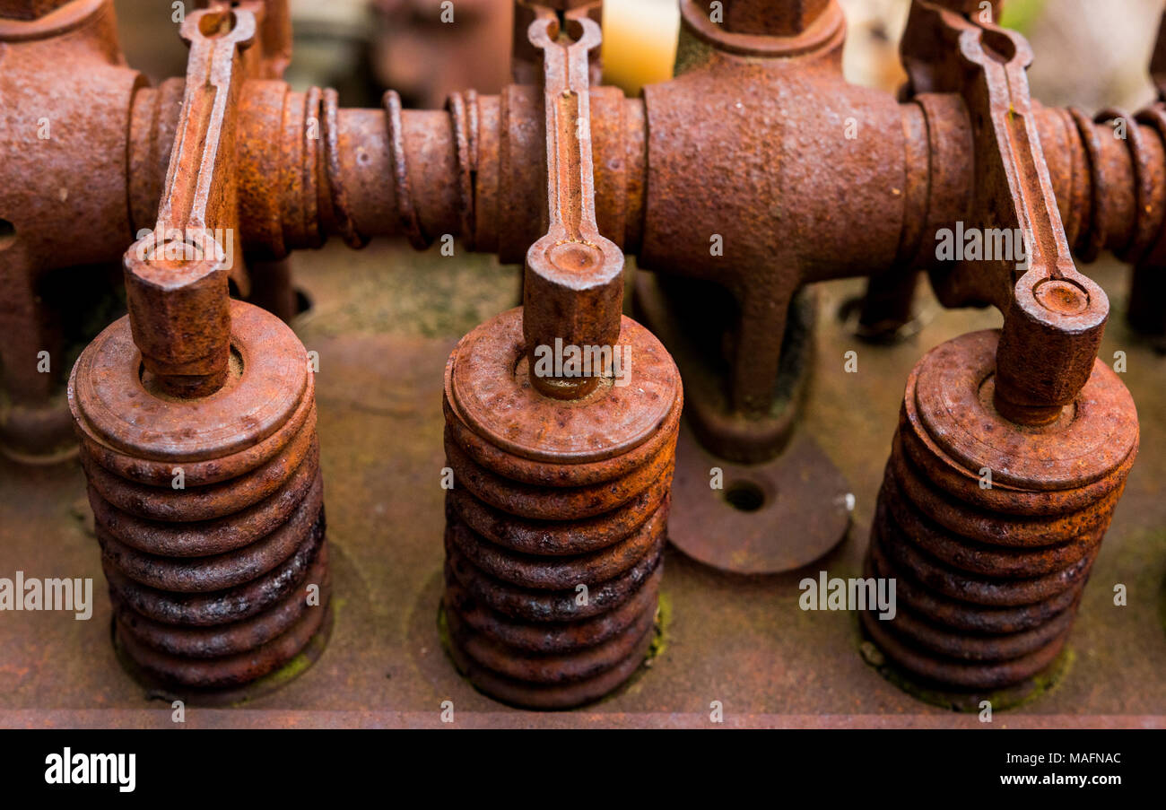 Vintage antique automotive cylinder head rocker shaft, arms, and ...
