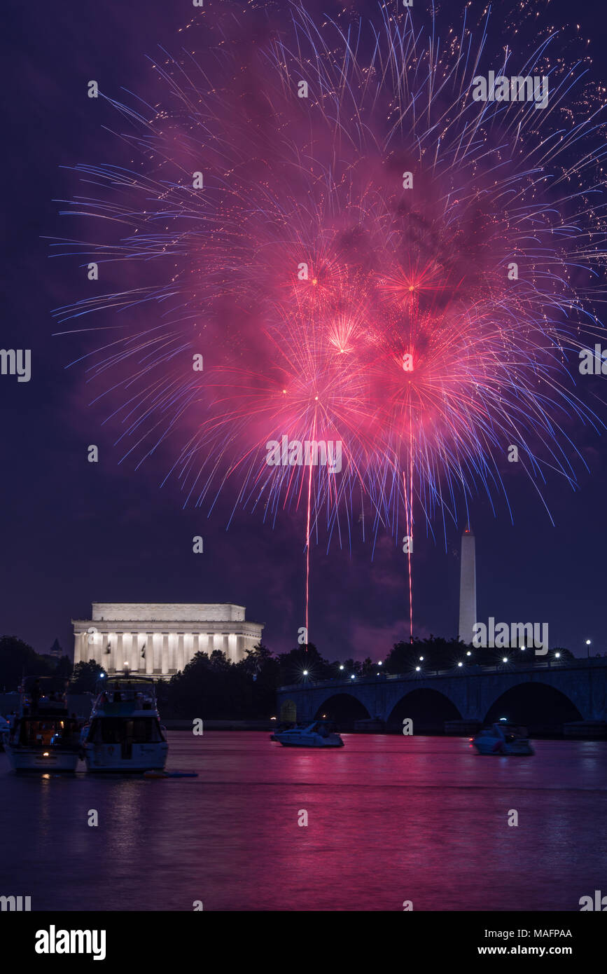Washington monument fire works hi-res stock photography and images - Alamy
