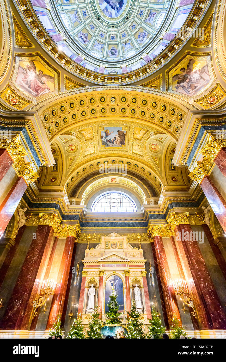 Budapest, Hungary - 2nd January 2018: Dome of St. Stephen Basilica ...