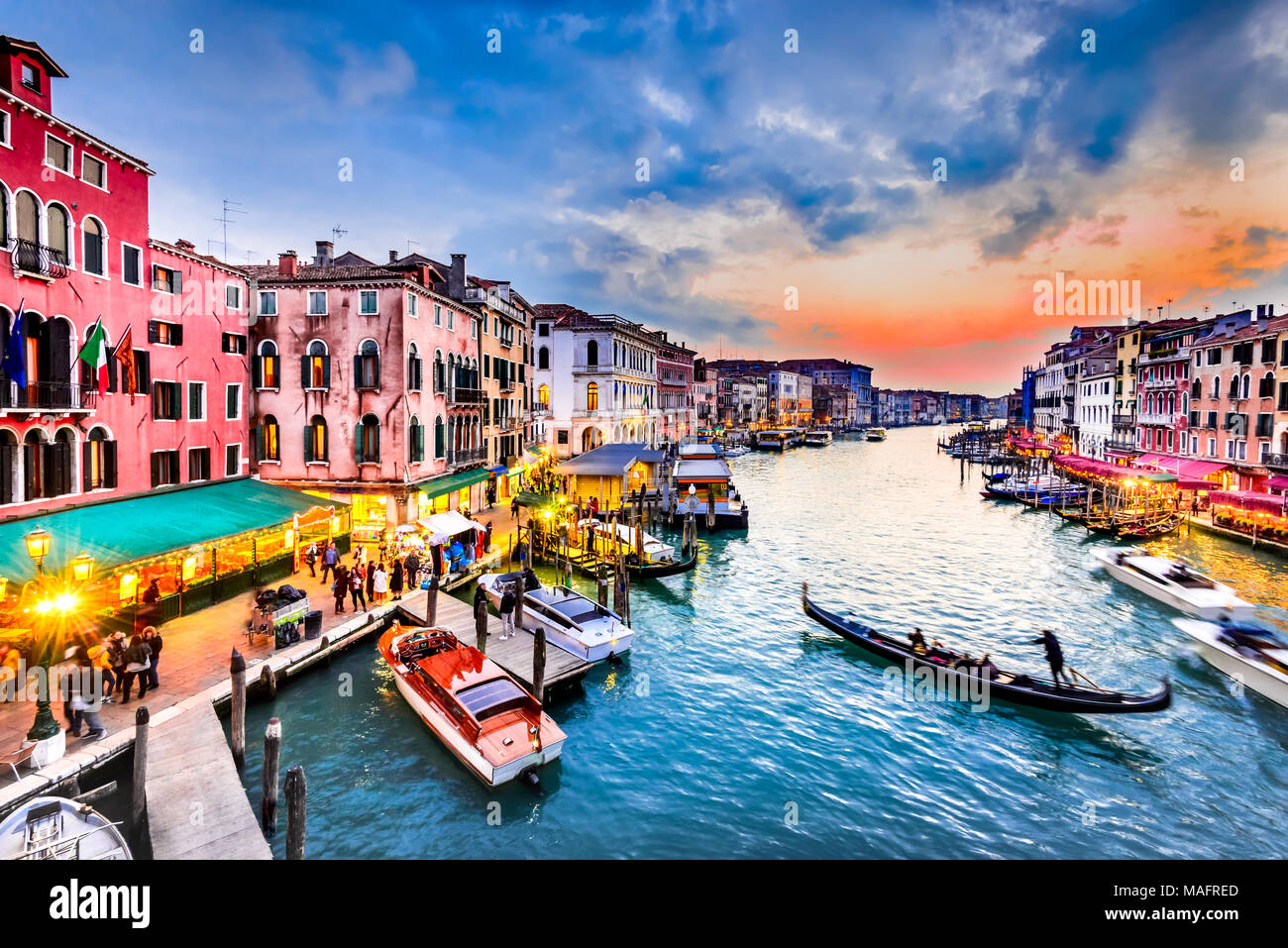 Venite, Italy - Night image with Grand Canal, from oldest bridge Rialto ...
