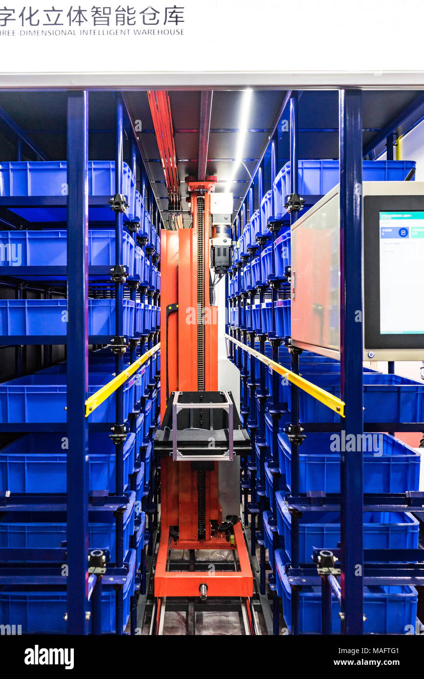 Logistics warehouse hi-res stock photography and images - Alamy