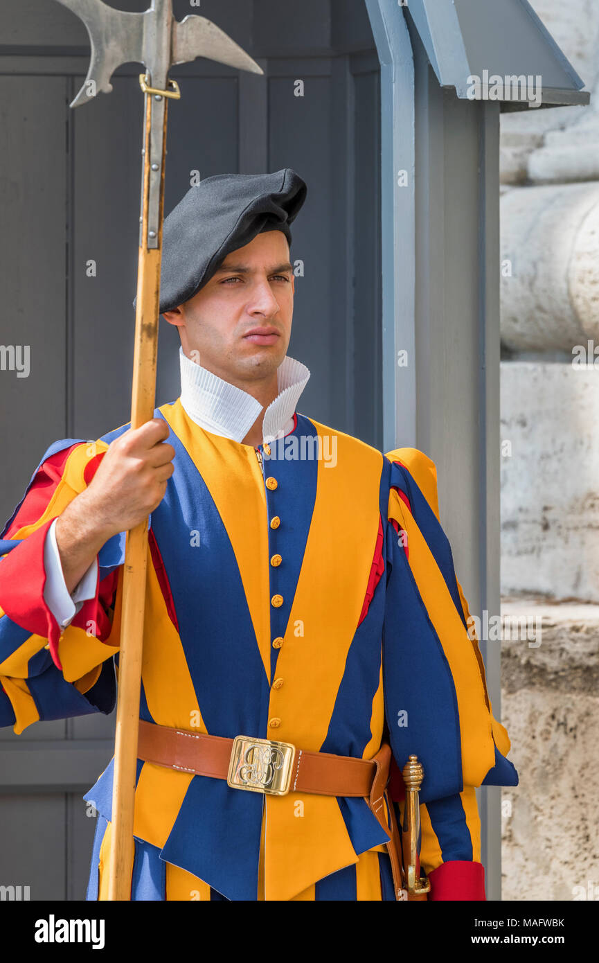 Swiss guard on duty in Vatican Stock Photo - Alamy