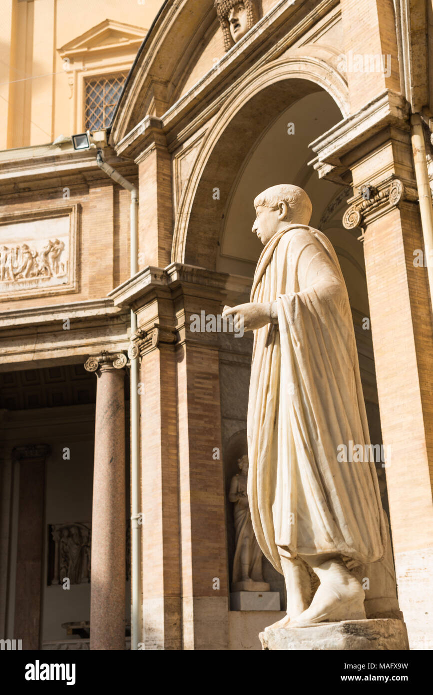 Octagonal courtyard pio clementino hi-res stock photography and images ...