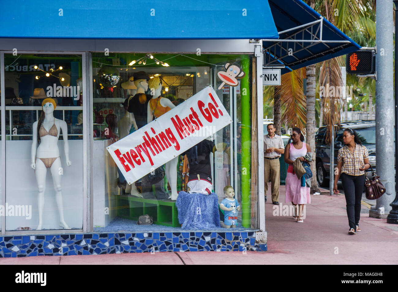 Cloth shops usa hi-res stock photography and images - Alamy