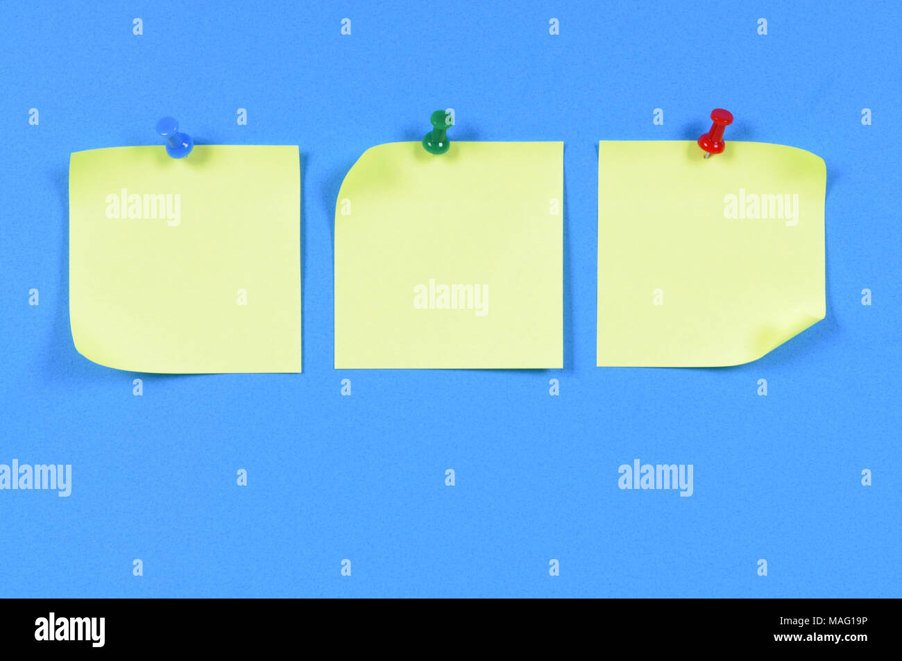 Pinned note paper hi-res stock photography and images - Alamy