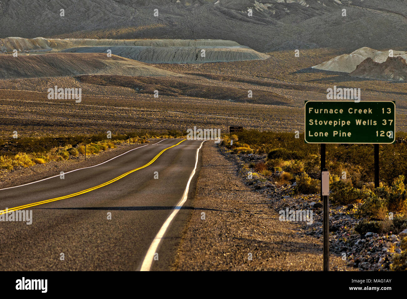 The road less traveled hi-res stock photography and images - Alamy