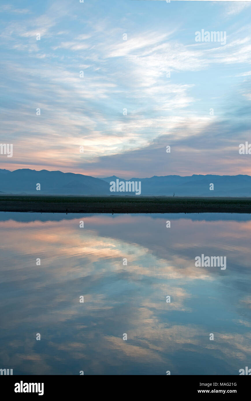 Sunrise over Lake Isabella in the southern Sierra Nevada mountains in ...