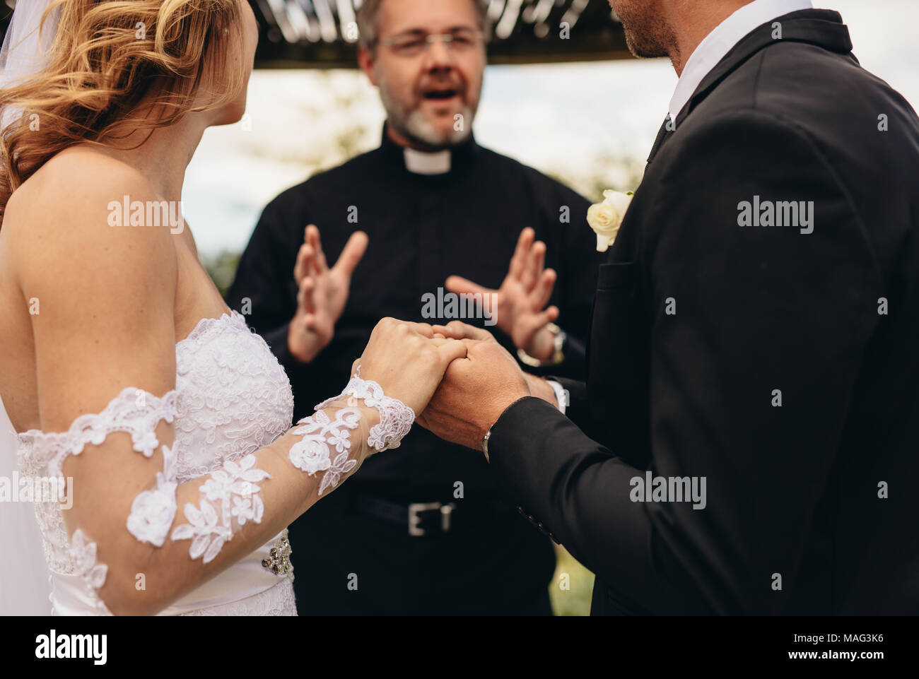 Couple married priest hi-res stock photography and images - Alamy