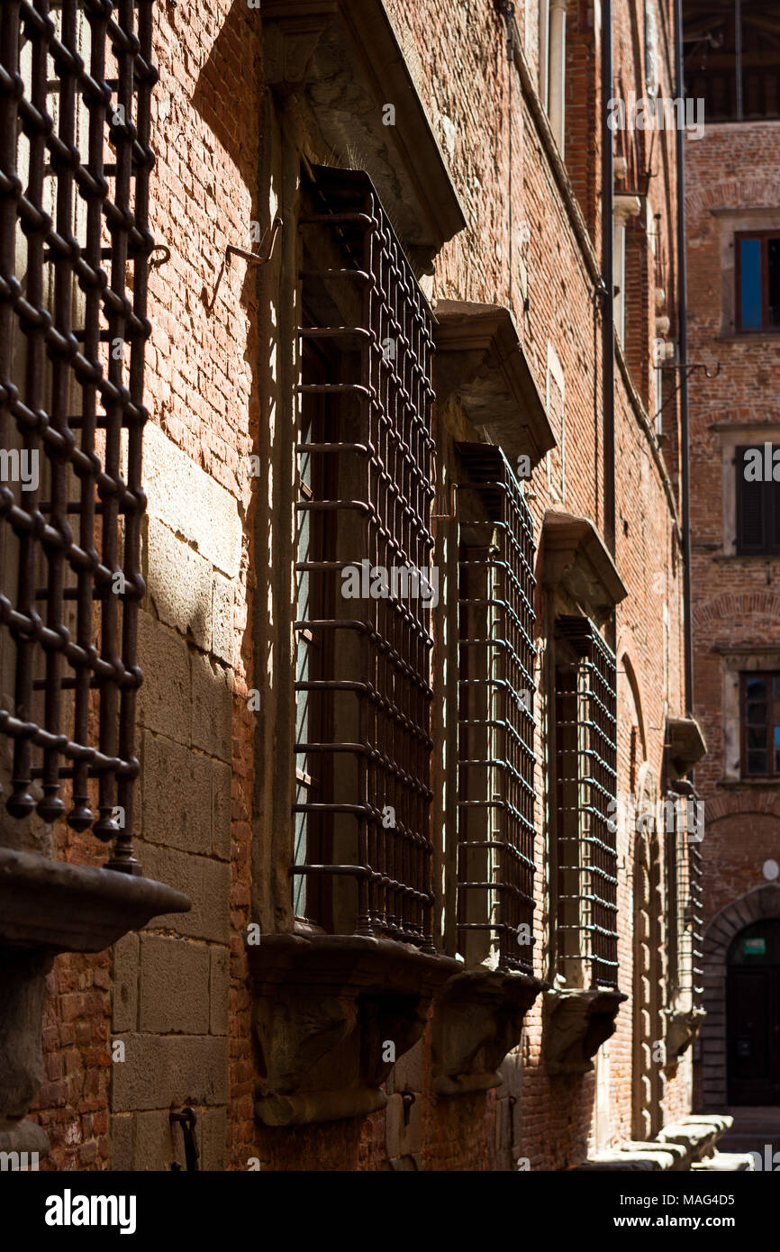 Iron bars in windows hi-res stock photography and images - Alamy