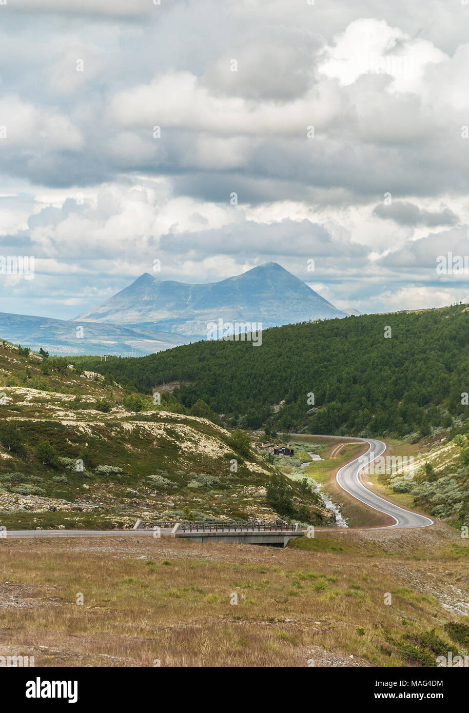 Storsolnkletten mountain, national tourist route Rondane, Norway Stock ...