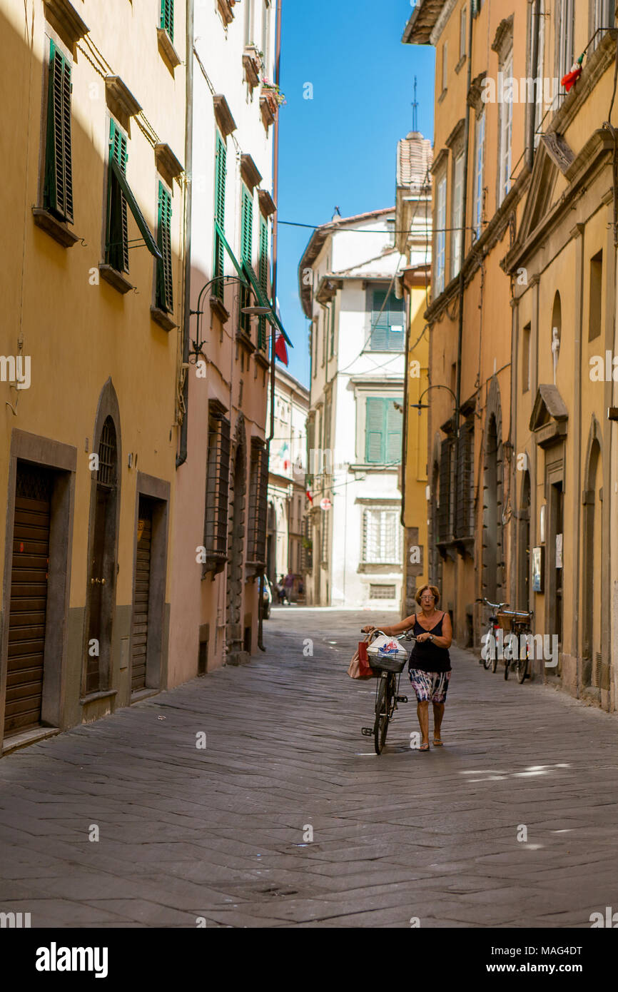 Lucca italy streets hi-res stock photography and images - Alamy