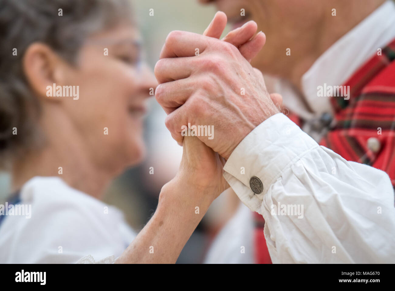 Holding hands and dancing hi-res stock photography and images - Alamy