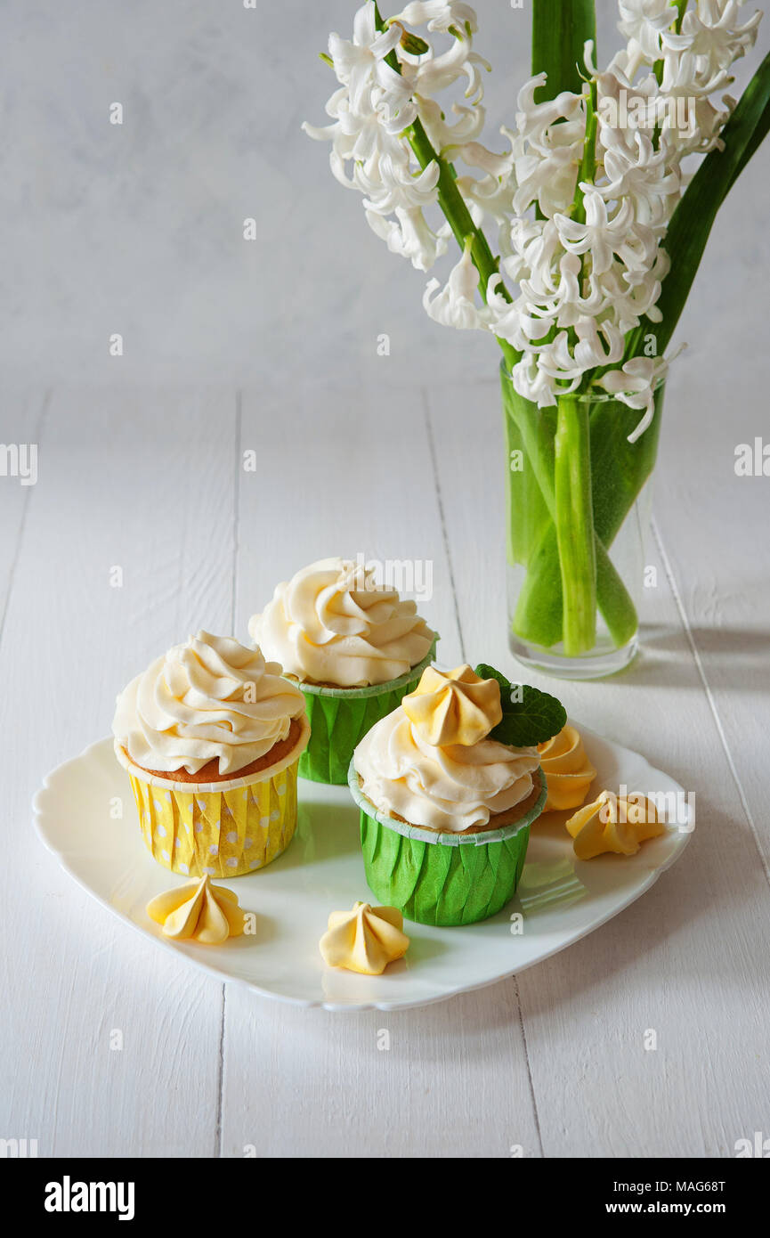 Sweet romantic breakfast with bouquet fresh spring flowers, defocused ...