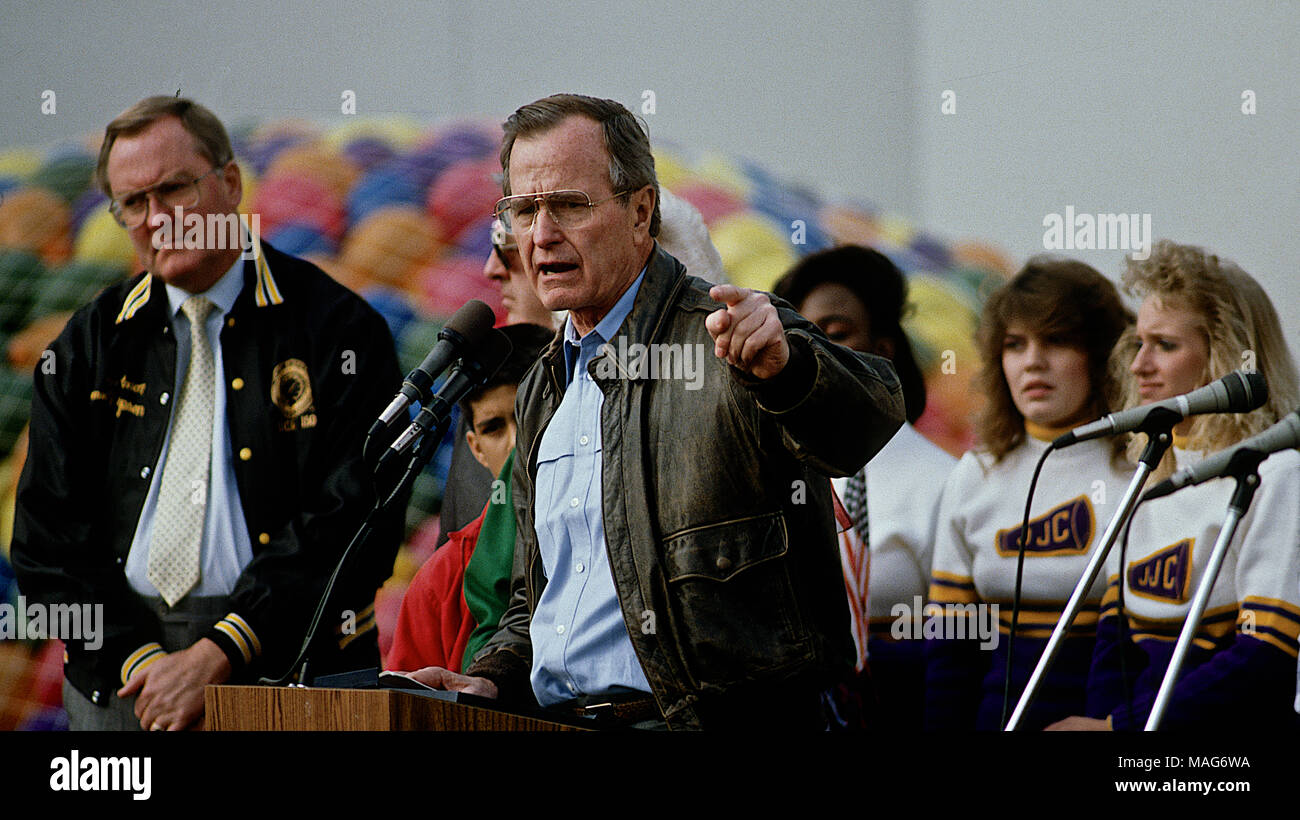 Chicago, Illinios, USA, 1987 Vice-President George H.W. Bush and ...
