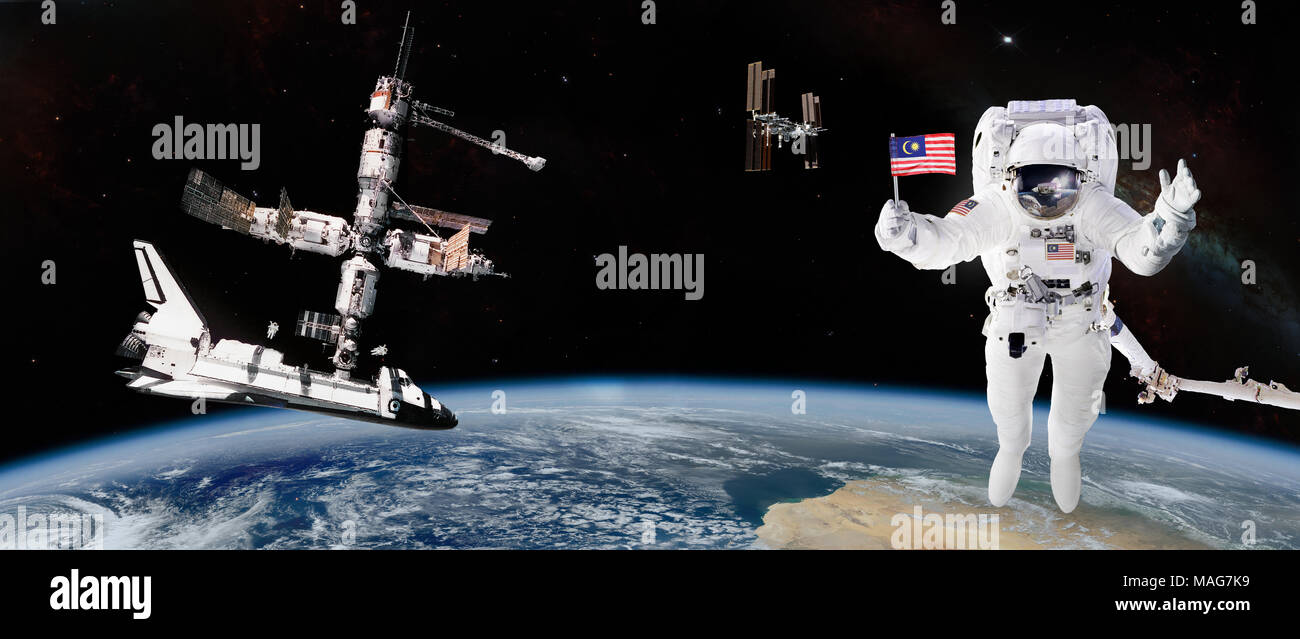 View of the Remote Manipulator System (RMS) end effector over an Earth ...