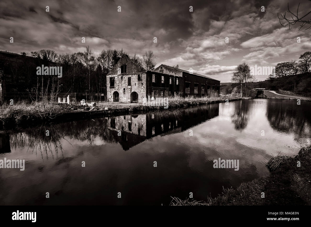 Dobcross saddleworth hi-res stock photography and images - Alamy