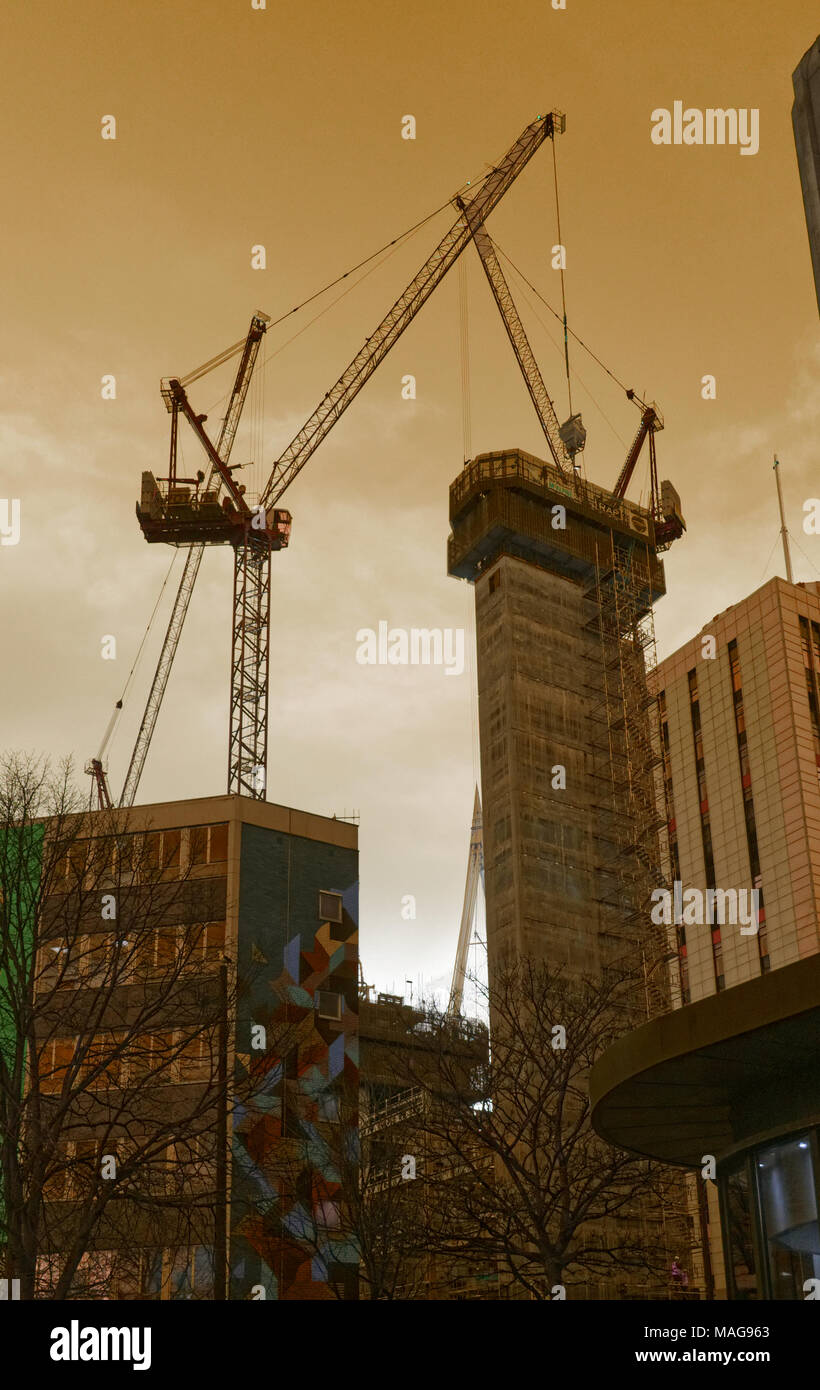 Demolition destruction tower block hi-res stock photography and images ...