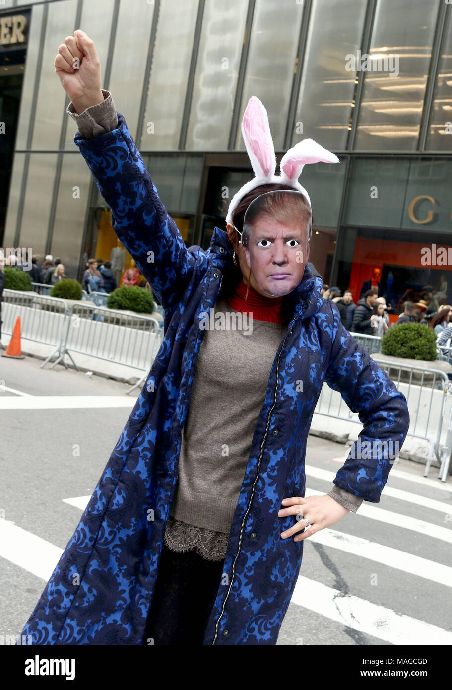 New York City, New York, USA. 1st Apr, 2018. A parade goer wears a ...