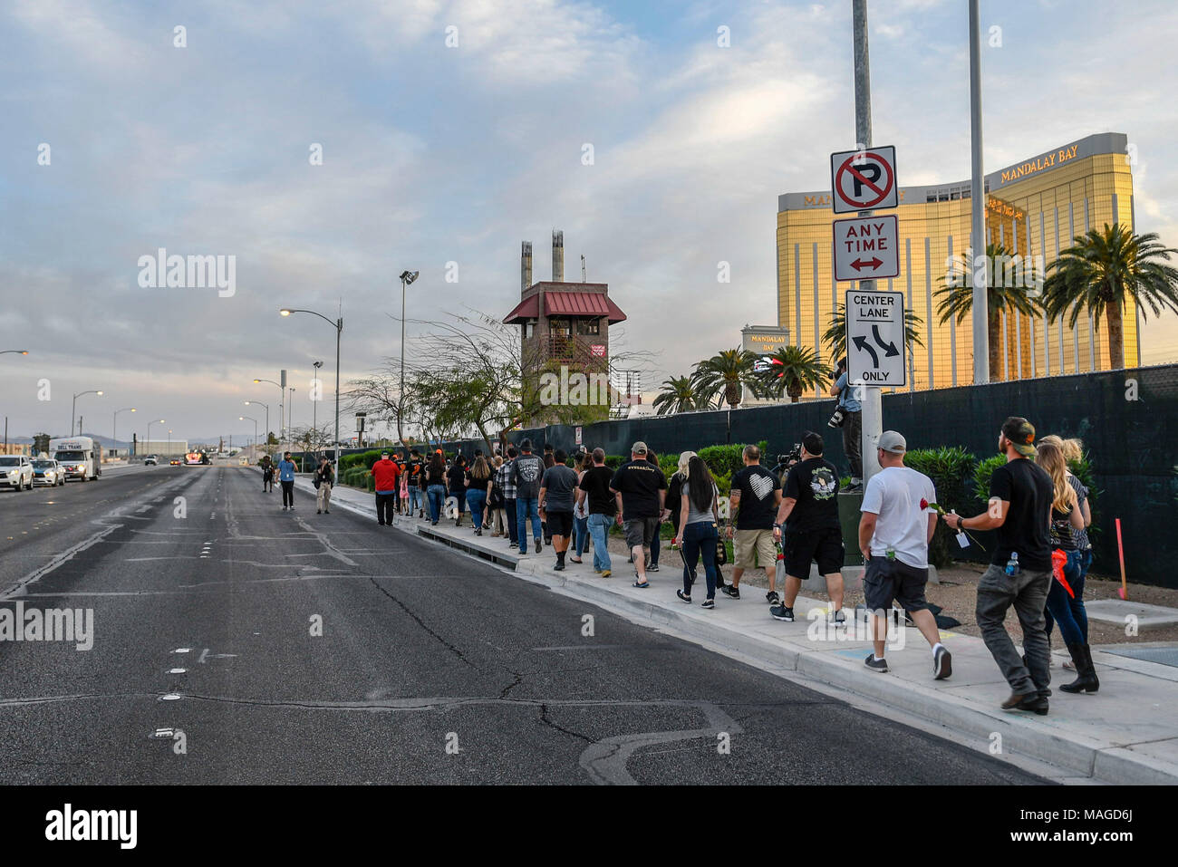 Las Vegas, NV, USA. 1st Apr, 2018. Vigil atmosphere Sunday's vigil to ...