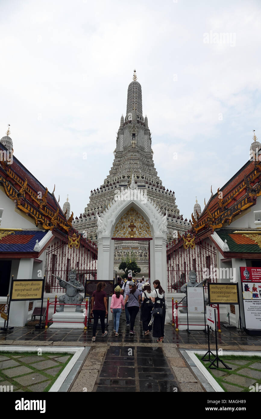 27 February 2018, Thailand, Bangkok: Visitors walking through the ...