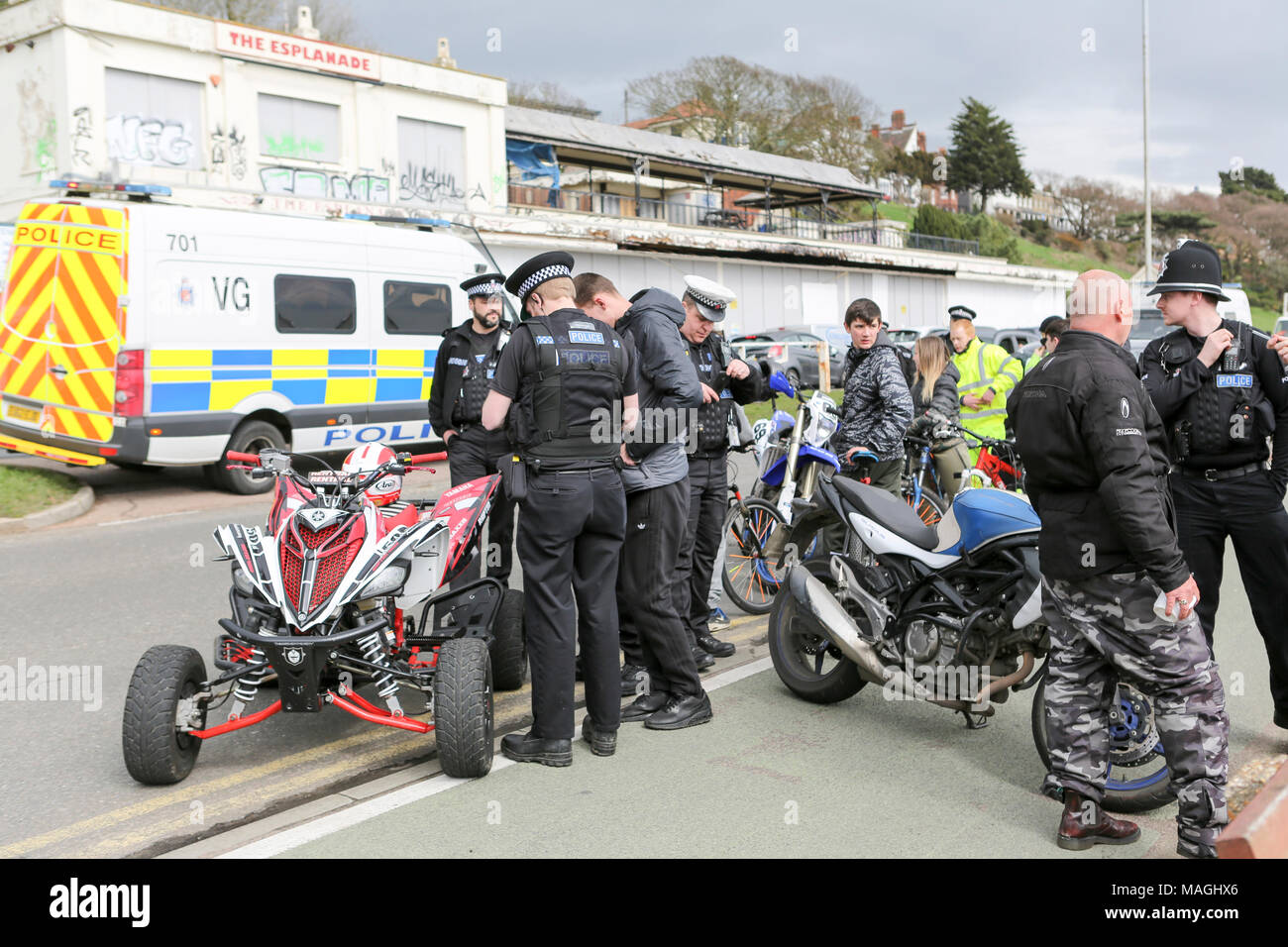 Stinger police hi-res stock photography and images - Alamy