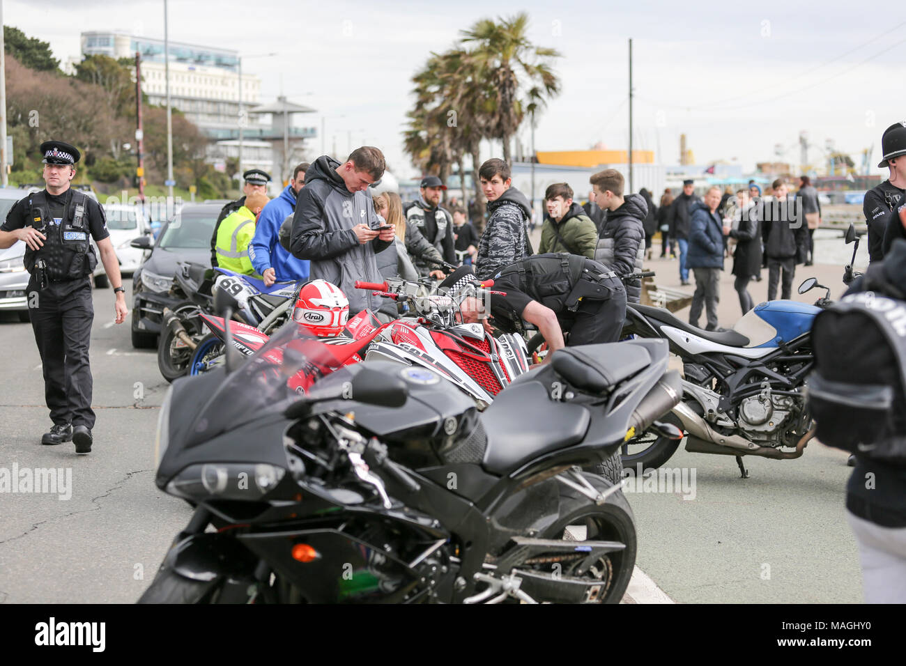 Stinger police hi-res stock photography and images - Alamy