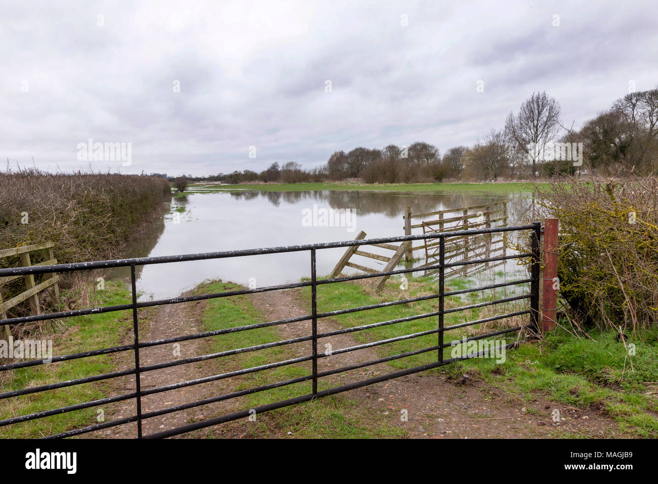 Metal flood gate hi-res stock photography and images - Alamy