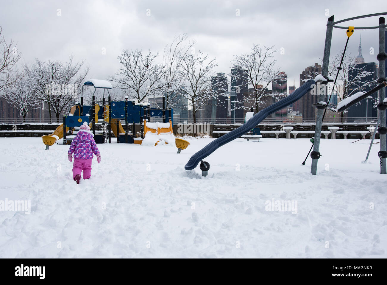 New York, USA, 2 April 2018. Spring snow storm hits New York City ...