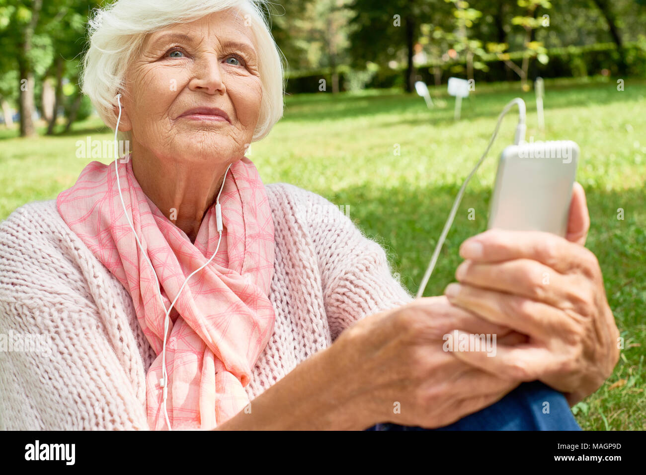 Old woman modern technology hi-res stock photography and images - Alamy