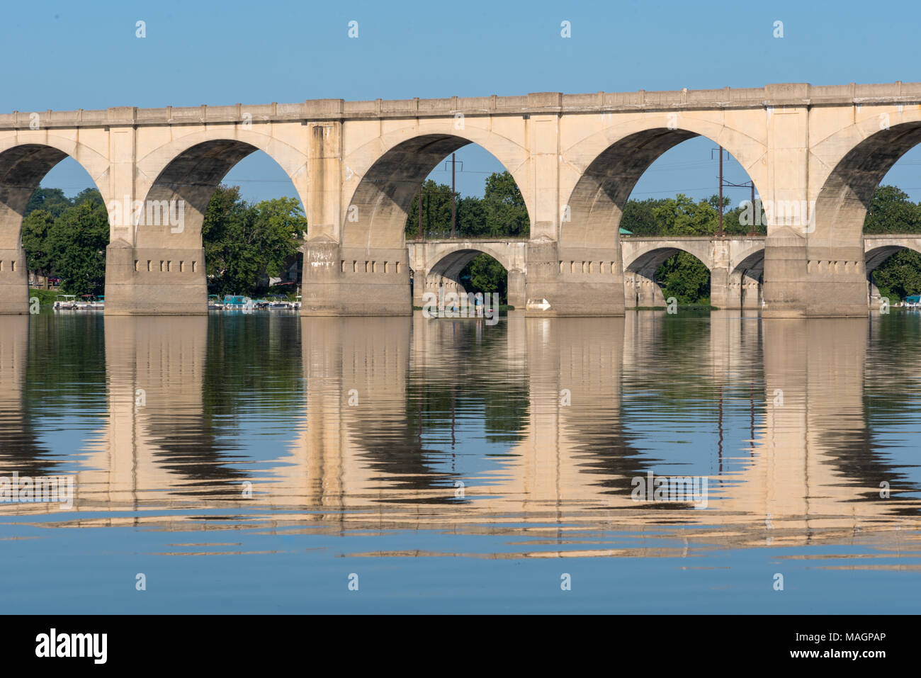 Repeating arch hi-res stock photography and images - Alamy