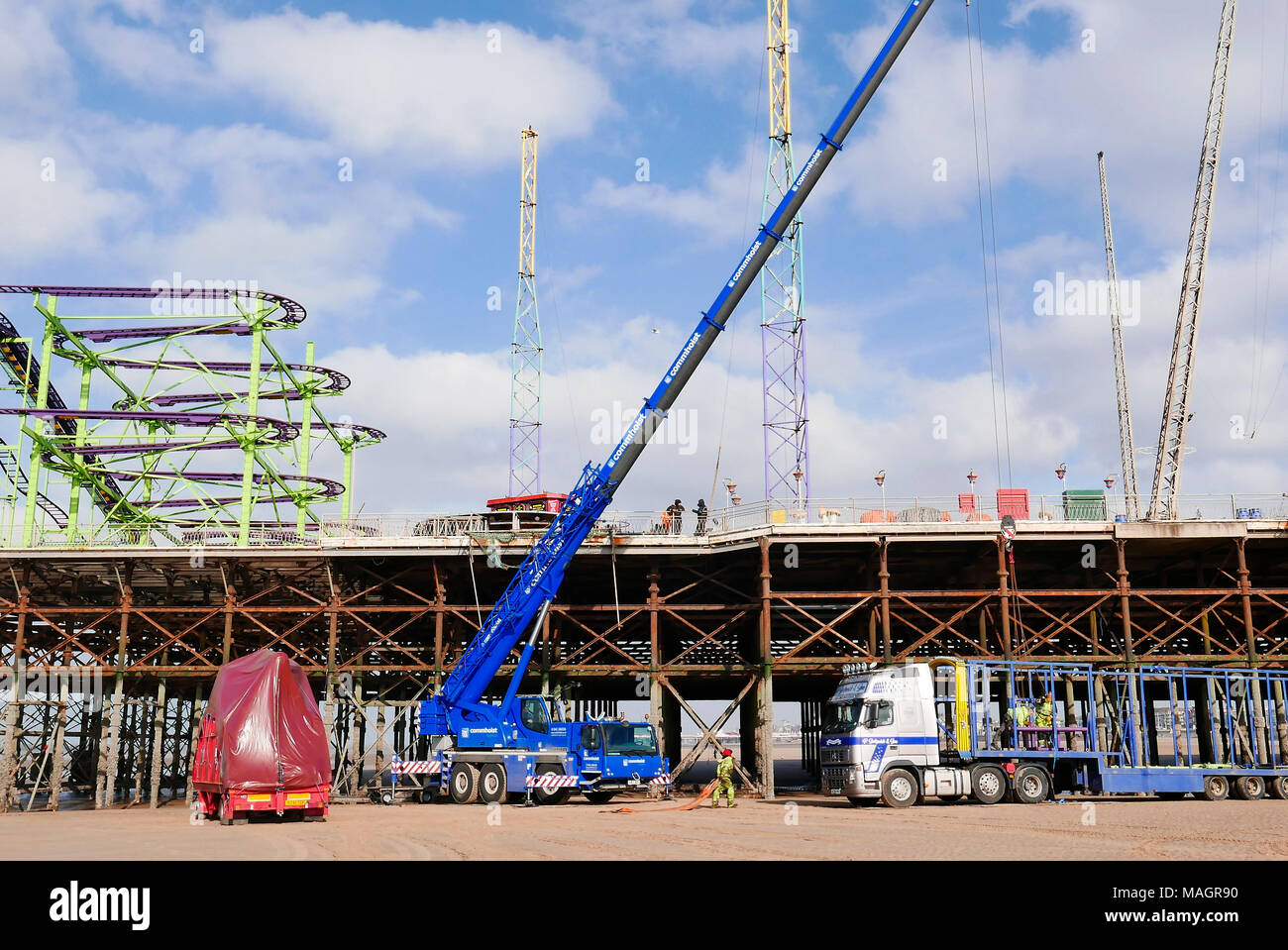 Building a roller coaster hi-res stock photography and images - Alamy