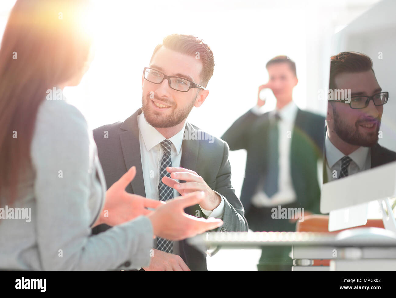 Man explaining to interviewer hi-res stock photography and images - Alamy