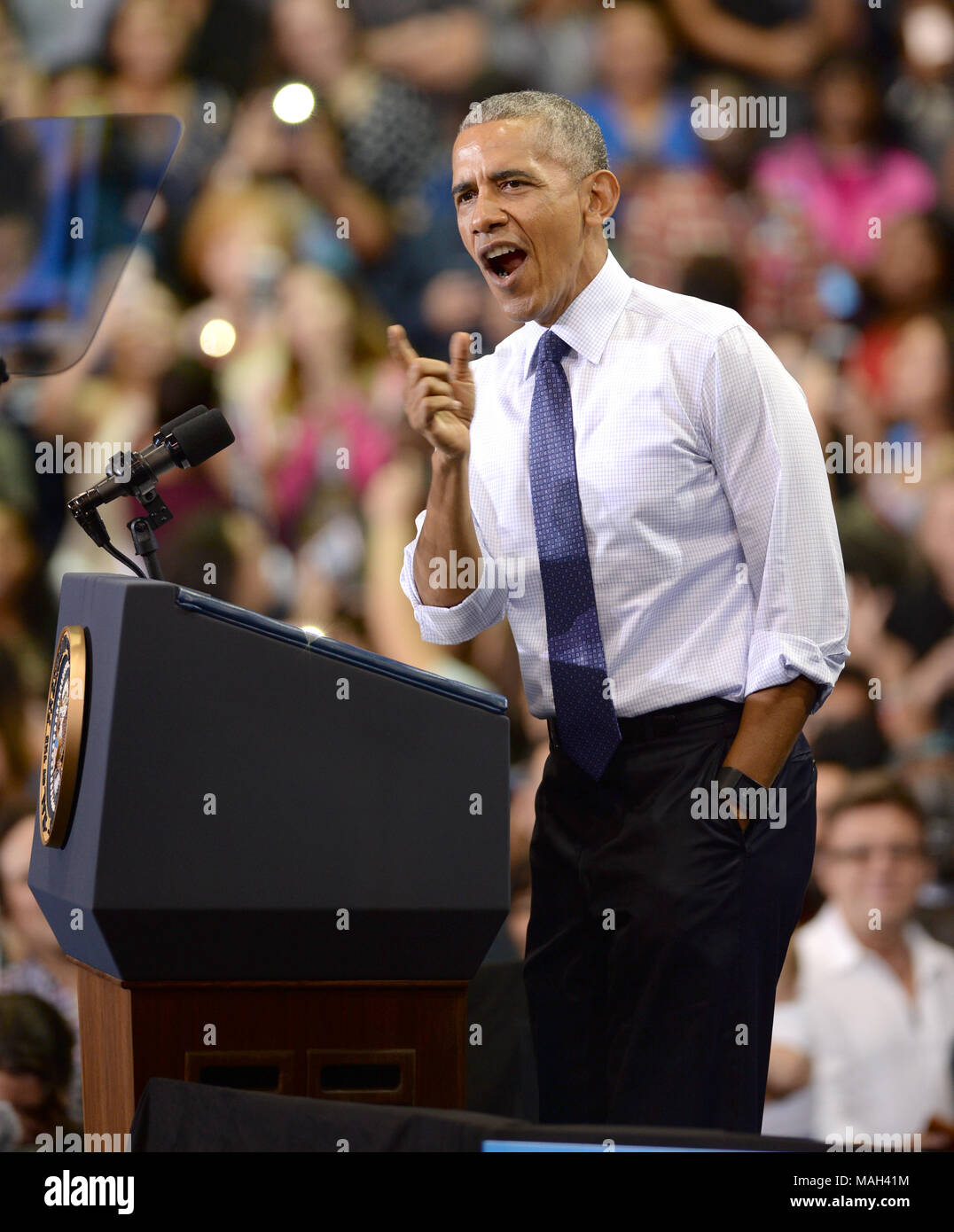 MIAMI, FL - NOVEMBER 03: President Barack Obama speaks during a ...