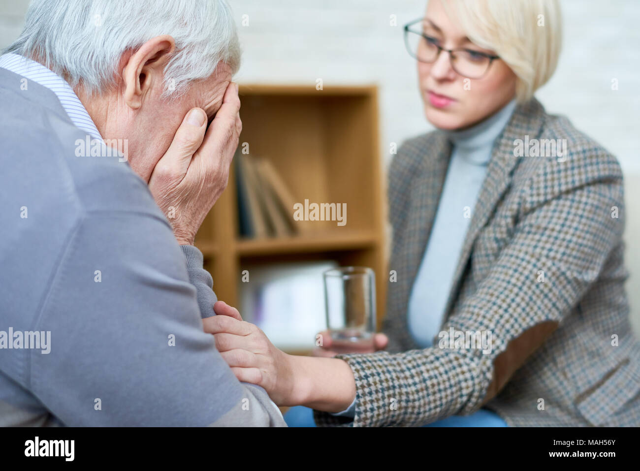 Psychotherapy counseling female patient hi-res stock photography and ...