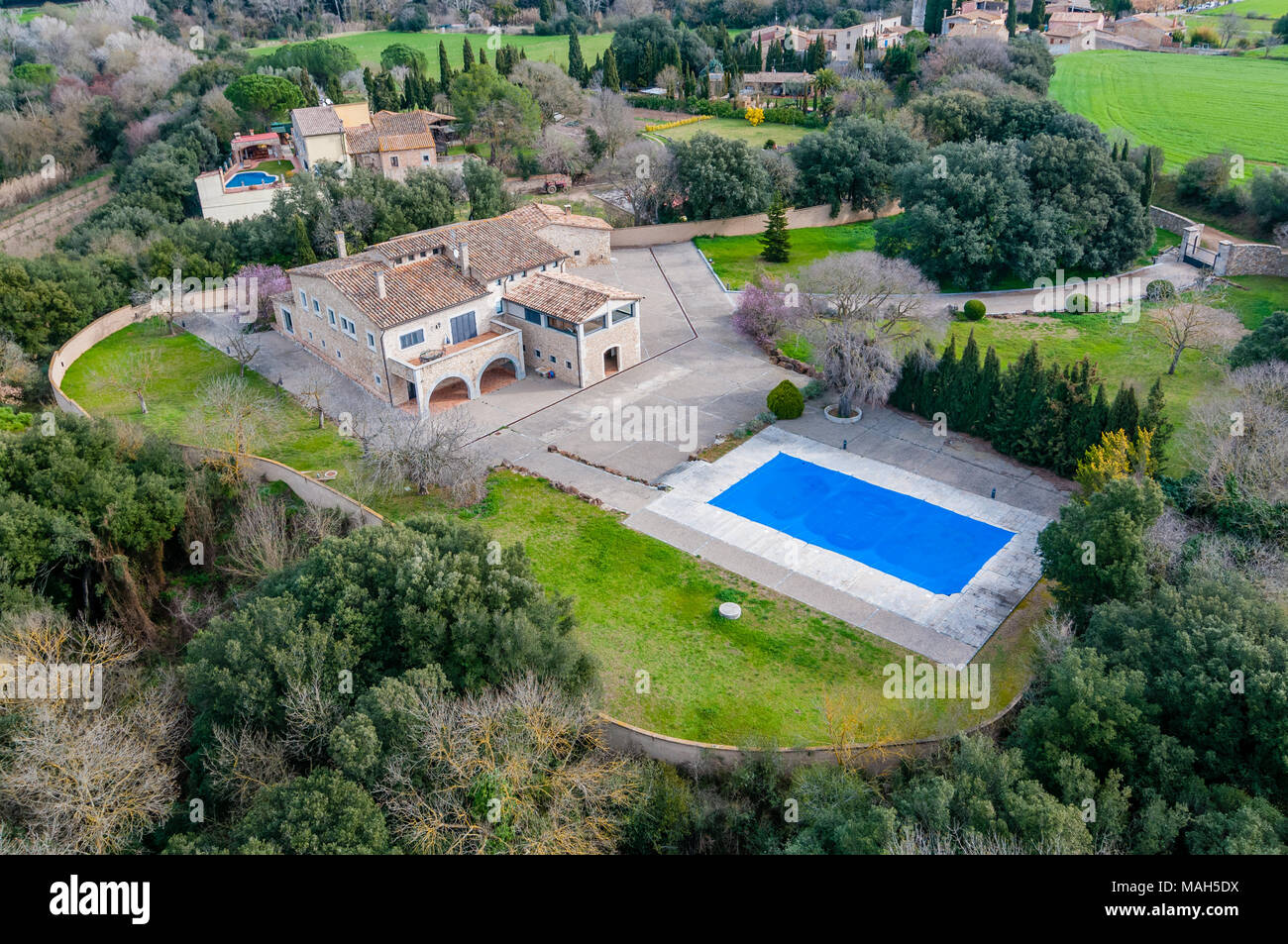 Traditional edifice hi-res stock photography and images - Alamy