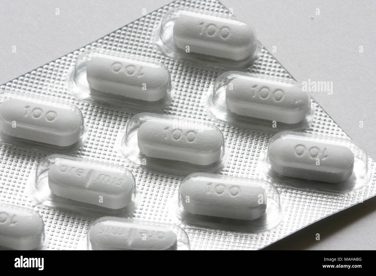 100 capsules hi-res stock photography and images - Alamy