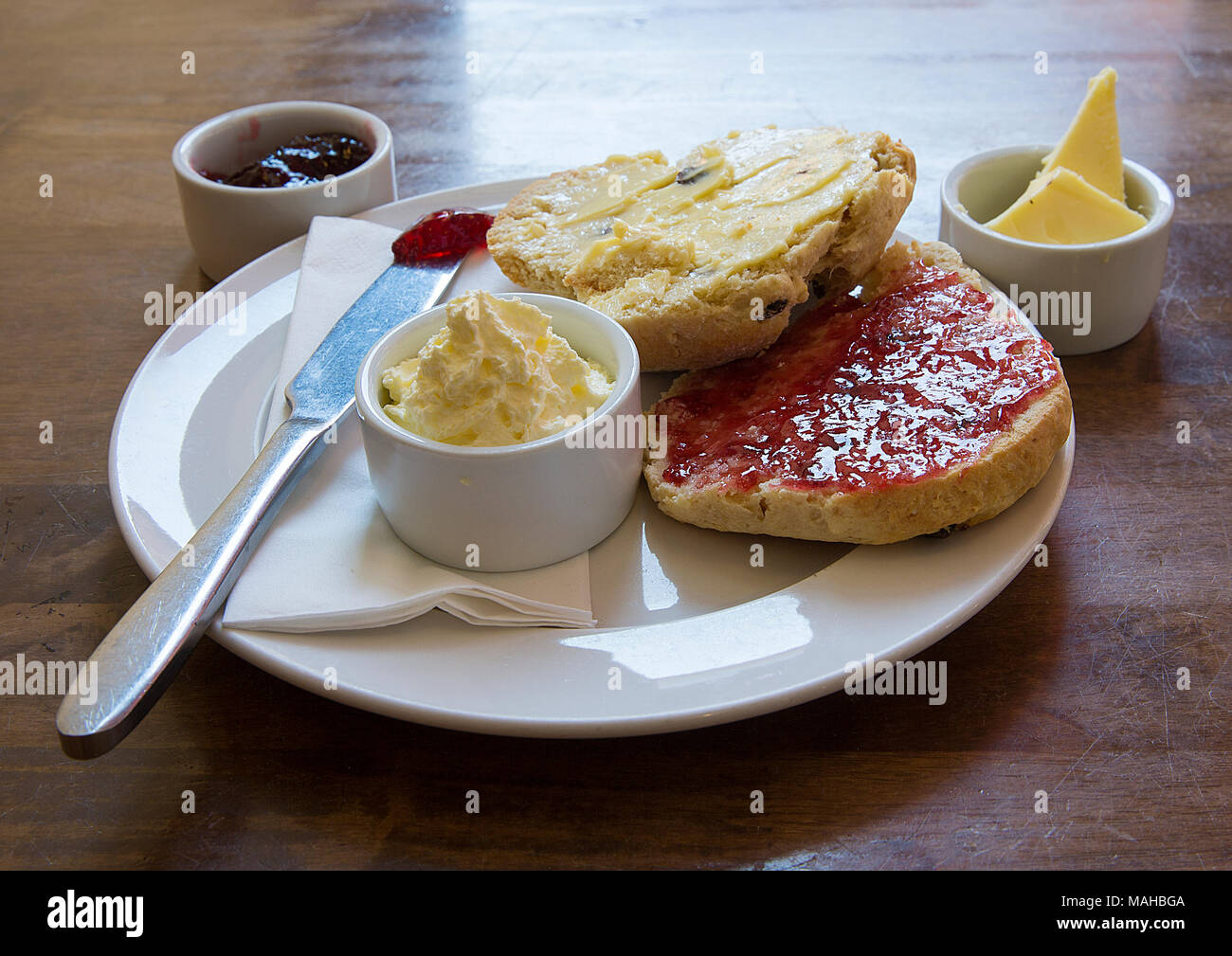 Fruit scone cream tea hi-res stock photography and images - Alamy