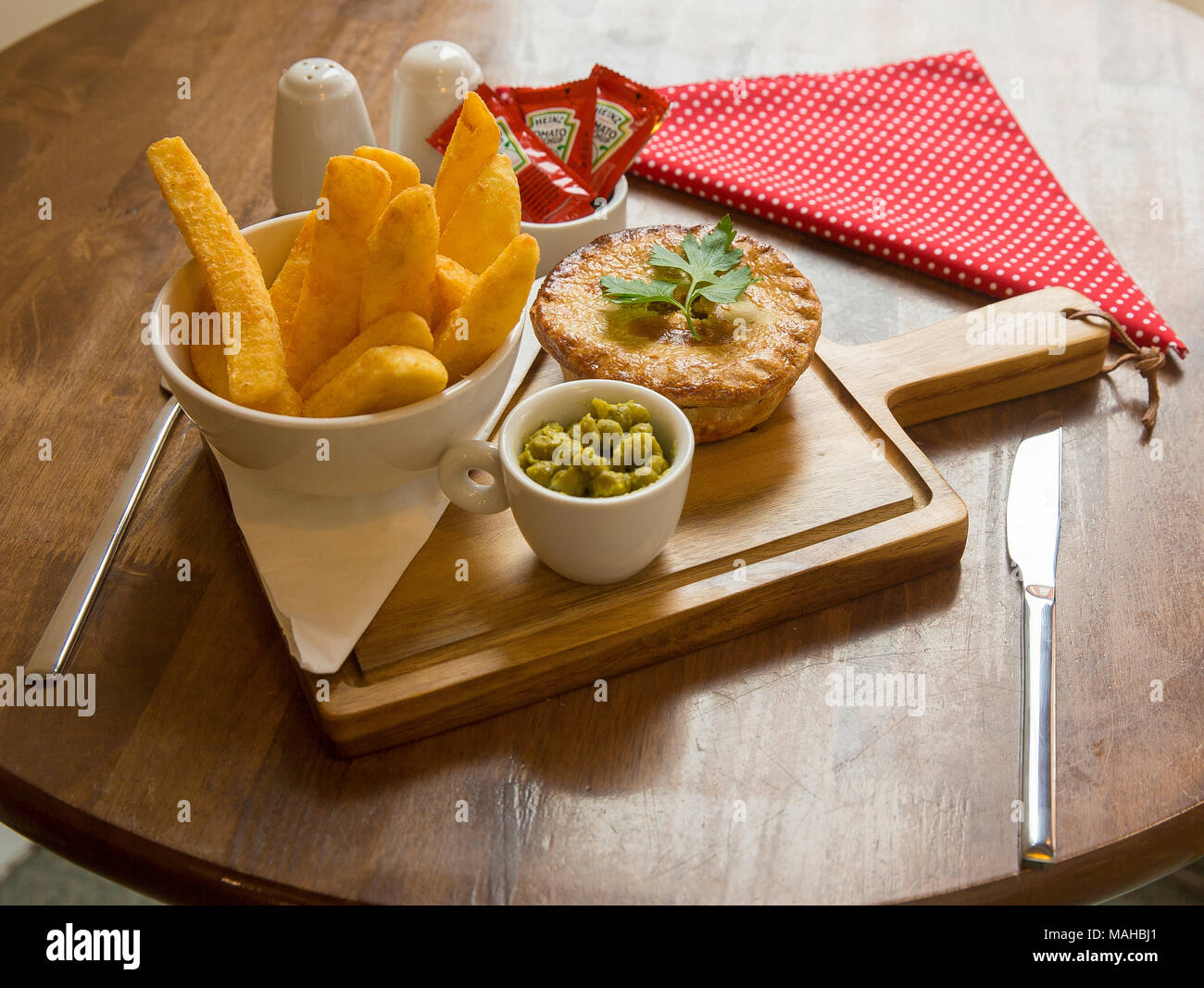Pie and chips hi-res stock photography and images - Alamy