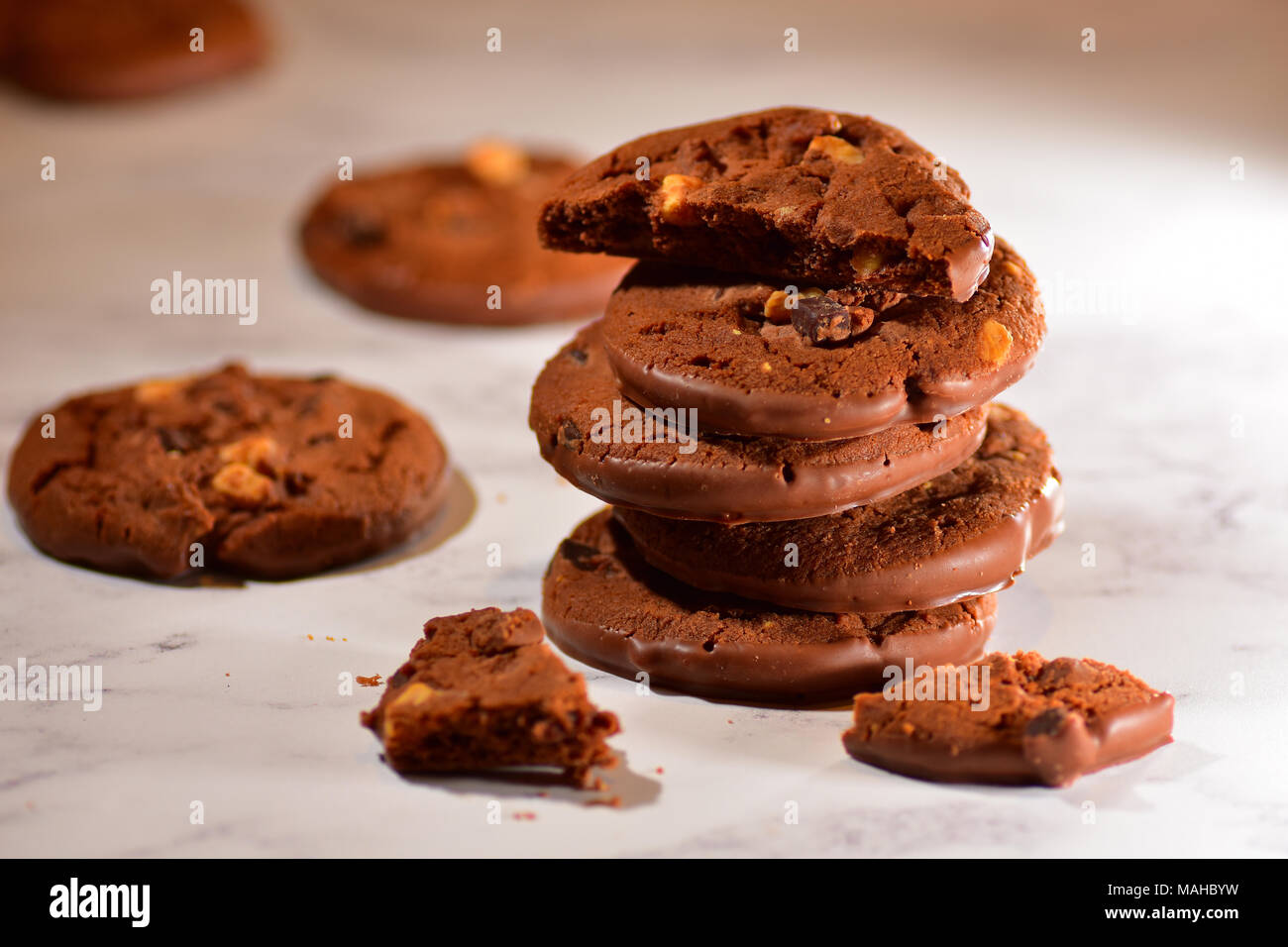Crumbling chocolate hi-res stock photography and images - Alamy