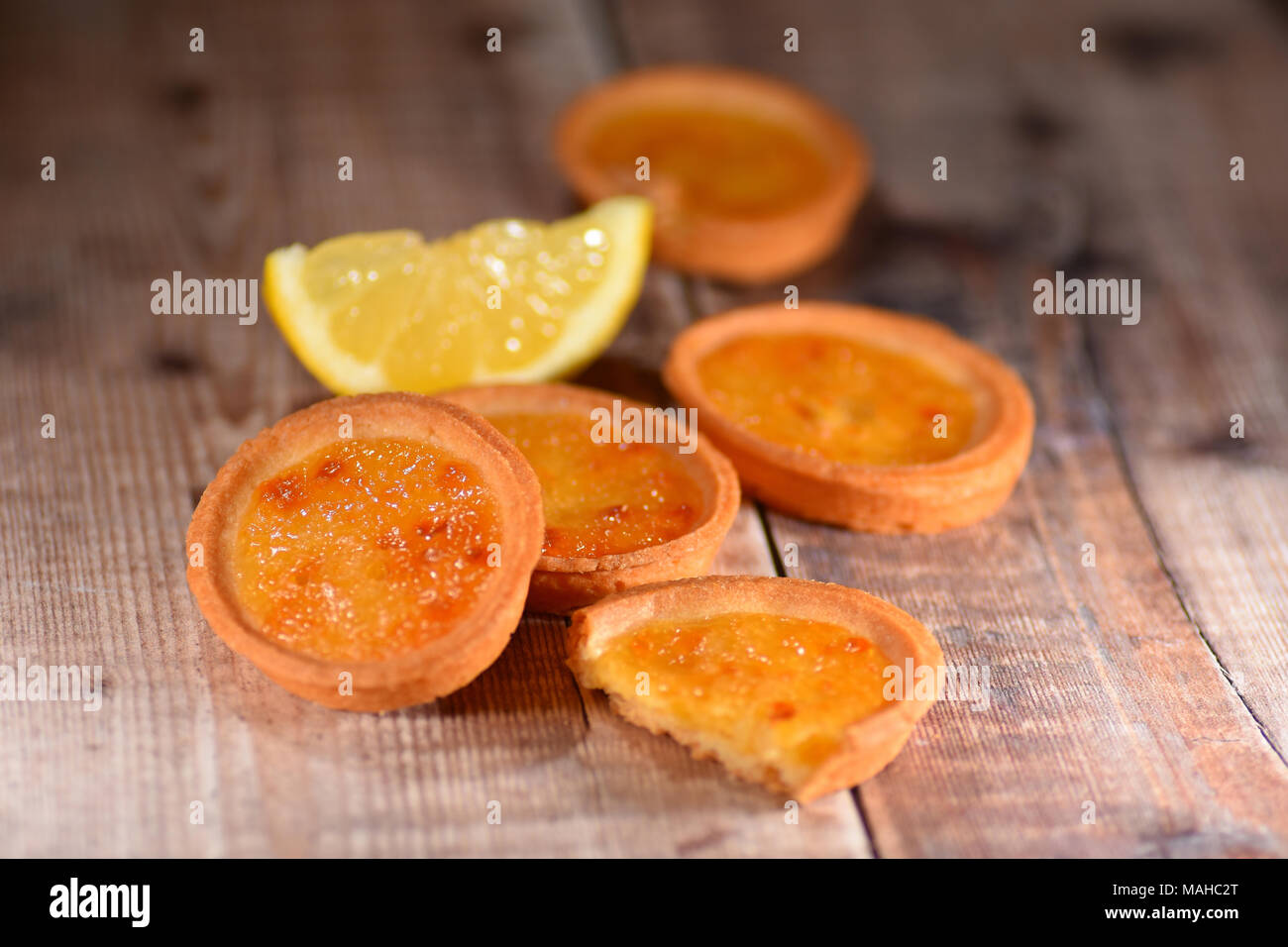 Petites piles hi-res stock photography and images - Alamy