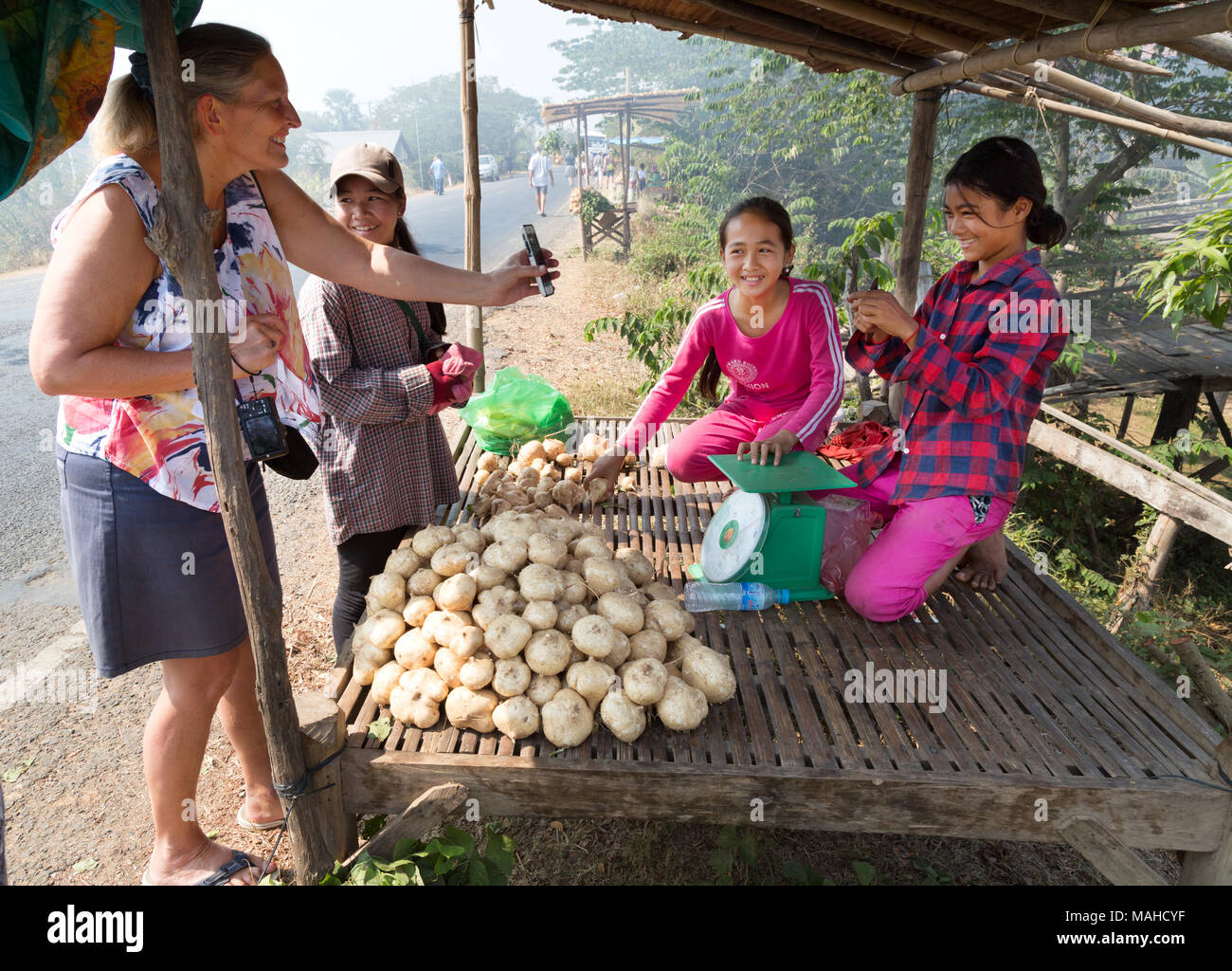 Asian children selling food hi-res stock photography and images - Alamy