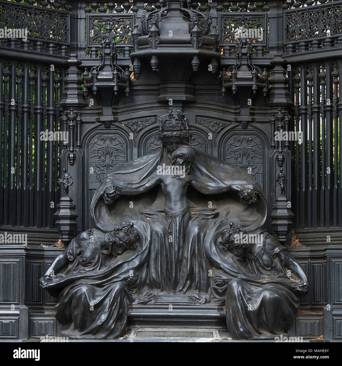 Queen Alexandra Memorial by Sir Alfred Gilbert (1854 - 1934) Albert ...