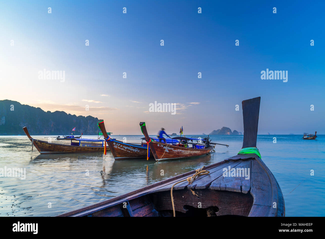 Traditional long-tail boat on the beach Stock Photo - Alamy