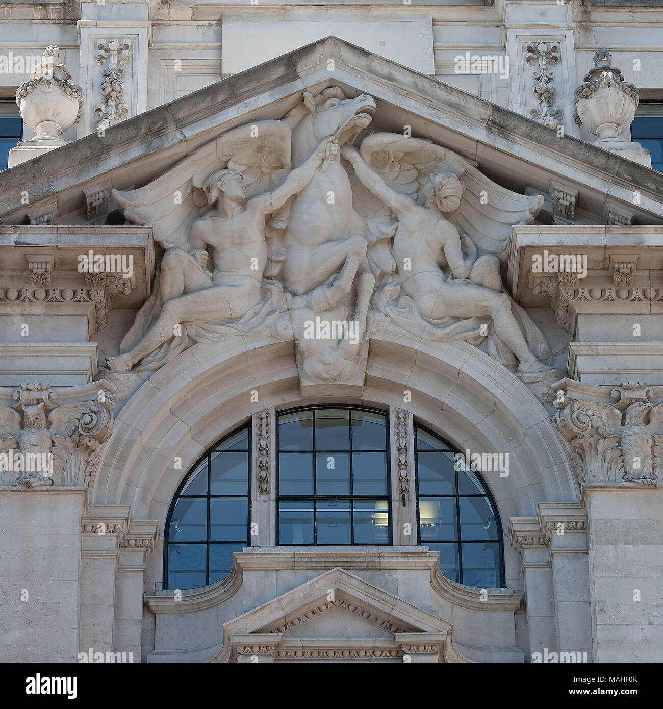 The Art of London; Statues and wall reliefs by Ilpo Musto: Five King's ...